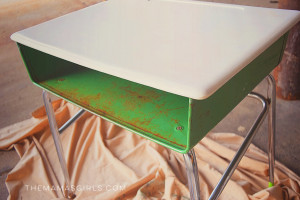 DIY Dry Erase Desk - TheMamasGirls