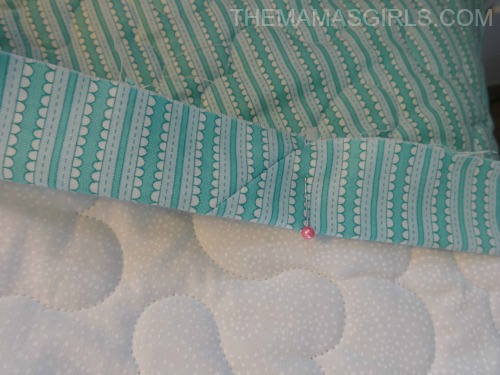 The Easy Way to Bind a Quilt – Tutorial - TheMamasGirls